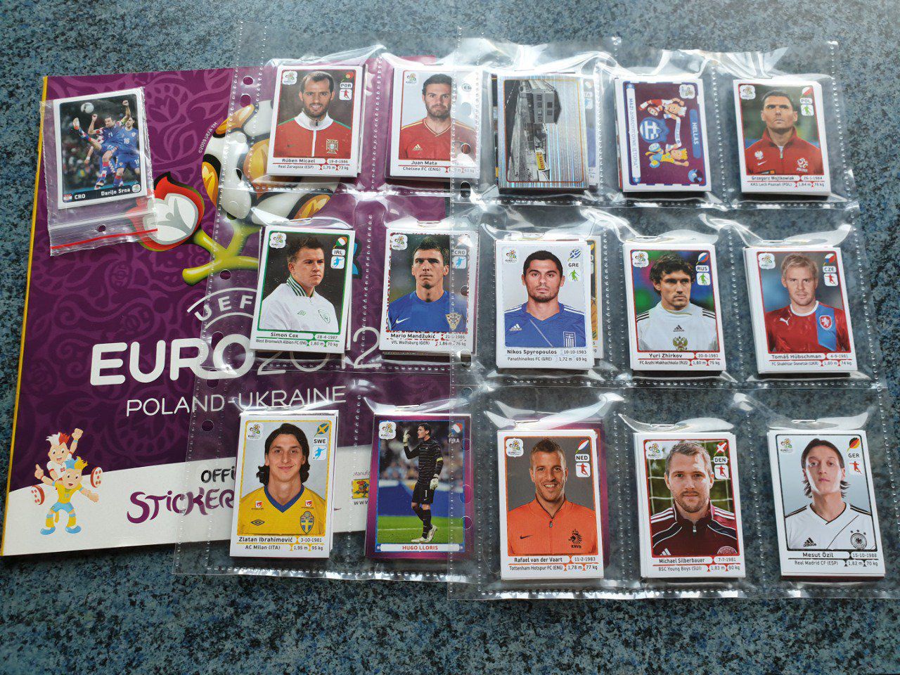 Panini Euro 2012 inter. Set complet 540 images +extra Stickers ...